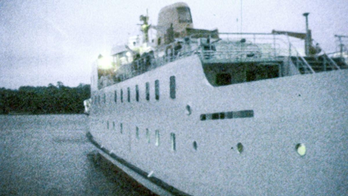 Watch Large Freighter is being Built at Appledore Shipyard online - BFI ...