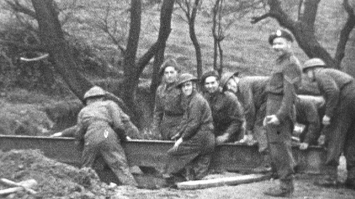 Watch Factory Workers in Clitheroe (1901) online - BFI Player