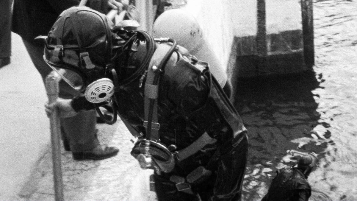 Watch First Police Frogmen Unit online - BFI Player