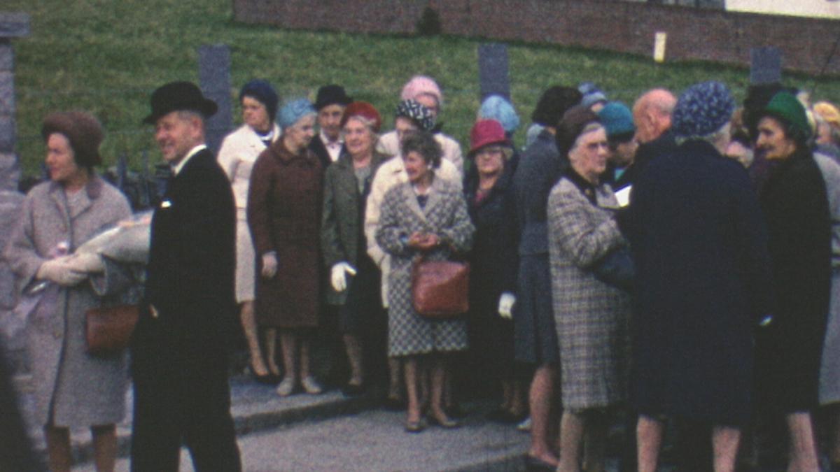 Watch Dadorchuddio cofeb R. Williams Parry online - BFI Player