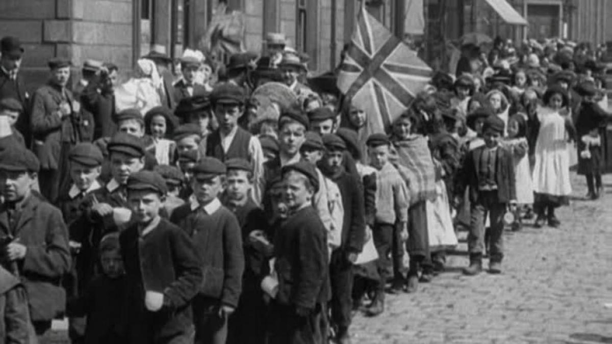 Watch Children at St Barnabas School, Blackburn (1905) online - BFI Player