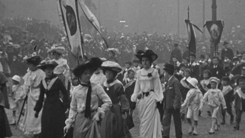 Watch Treat to 5000 Poor Burnley Children (1905) online - BFI Player