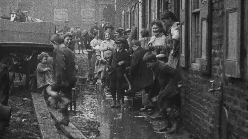 Watch To Hull and Back online - BFI Player